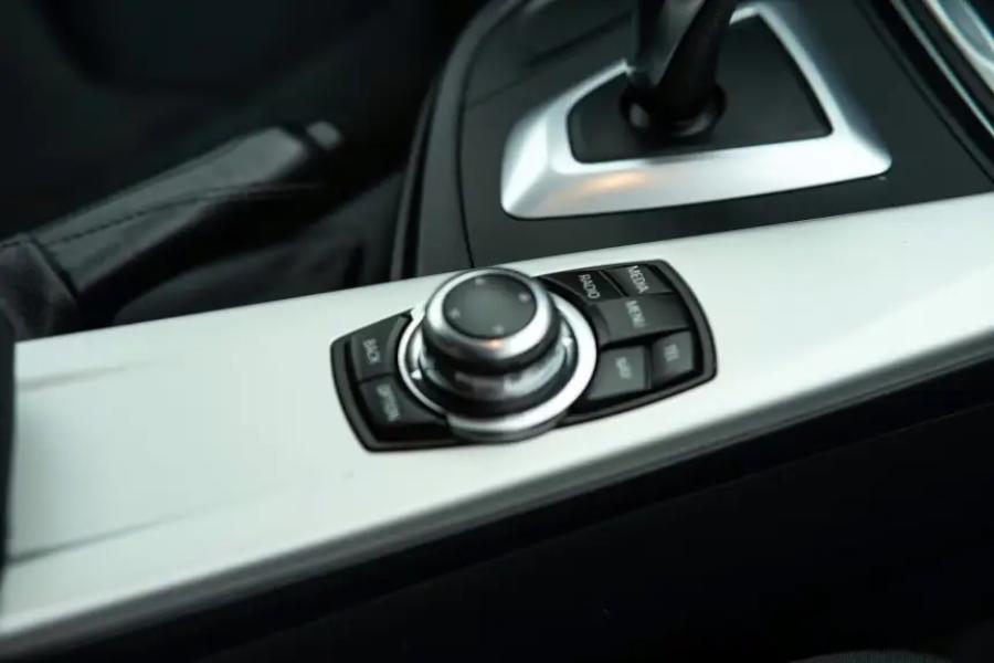 Balts BMW 318 2013 Liepāja, ar dzinēja tilpumu 2.00 L un nobraukumu 160 tūkst. km par 11750 €, foto 23 vietnē AUTOMOTO.COM.LV