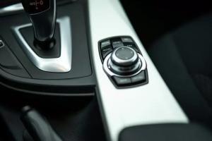 Balts BMW 318 2013 Liepāja, ar dzinēja tilpumu 2.00 L un nobraukumu 160 tūkst. km par 11750 €, foto 24 vietnē AUTOMOTO.COM.LV