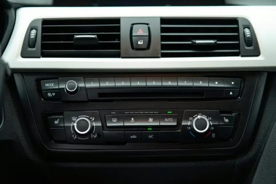 Balts BMW 318 2013 Liepāja, ar dzinēja tilpumu 2.00 L un nobraukumu 160 tūkst. km par 11750 €, foto 26 vietnē AUTOMOTO.COM.LV