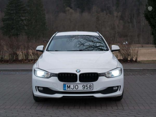 White BMW 318 2013 in Siauliai, with an engine capacity of 2.00 L and mileage of 275 thousand km for 6150 €, photo 6 on AUTOMOTO.COM.LV