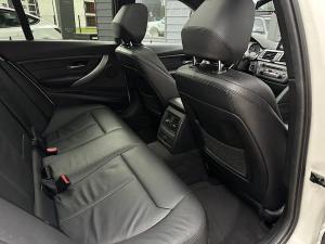 White BMW 318 2013 in Jelgava, with an engine capacity of 2.00 L and mileage of 240 thousand km for 11700 €, photo 9 on AUTOMOTO.COM.LV