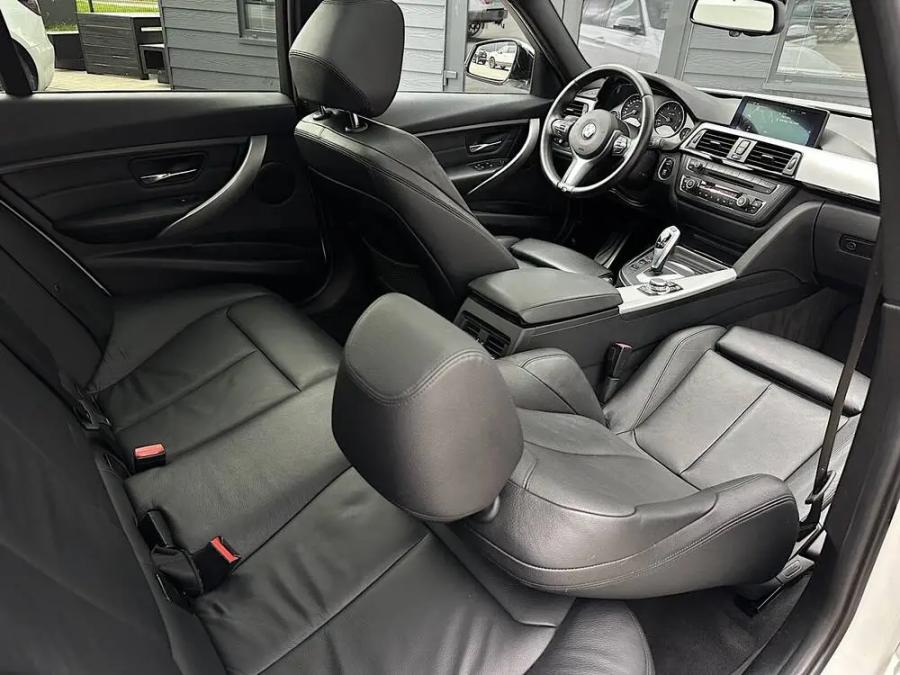 White BMW 318 2013 in Jelgava, with an engine capacity of 2.00 L and mileage of 240 thousand km for 11700 €, photo 10 on AUTOMOTO.COM.LV