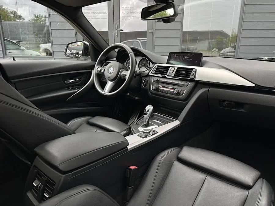 White BMW 318 2013 in Jelgava, with an engine capacity of 2.00 L and mileage of 240 thousand km for 11700 €, photo 11 on AUTOMOTO.COM.LV