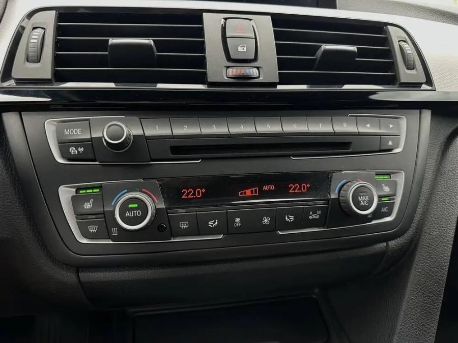 White BMW 318 2013 in Jelgava, with an engine capacity of 2.00 L and mileage of 240 thousand km for 11700 €, photo 12 on AUTOMOTO.COM.LV