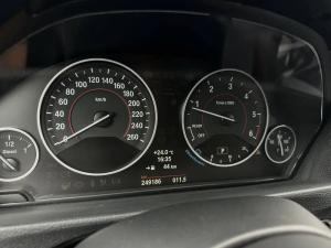 White BMW 318 2013 in Jelgava, with an engine capacity of 2.00 L and mileage of 240 thousand km for 11700 €, photo 17 on AUTOMOTO.COM.LV