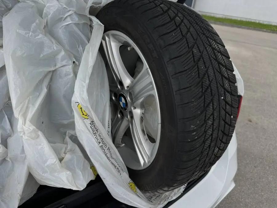 White BMW 318 2013 in Jelgava, with an engine capacity of 2.00 L and mileage of 240 thousand km for 11700 €, photo 19 on AUTOMOTO.COM.LV