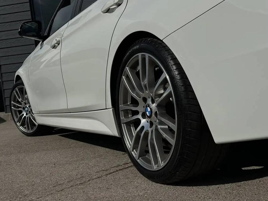 White BMW 318 2013 in Jelgava, with an engine capacity of 2.00 L and mileage of 240 thousand km for 11700 €, photo 20 on AUTOMOTO.COM.LV
