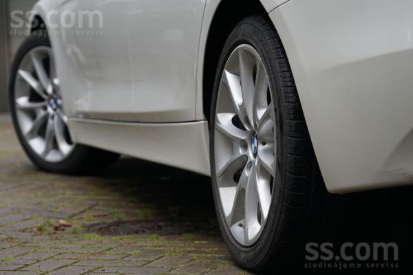 White BMW 318 2014 in Riga, with an engine capacity of 2.00 L and mileage of 273 thousand km for 8800 €, photo 9 on AUTOMOTO.COM.LV