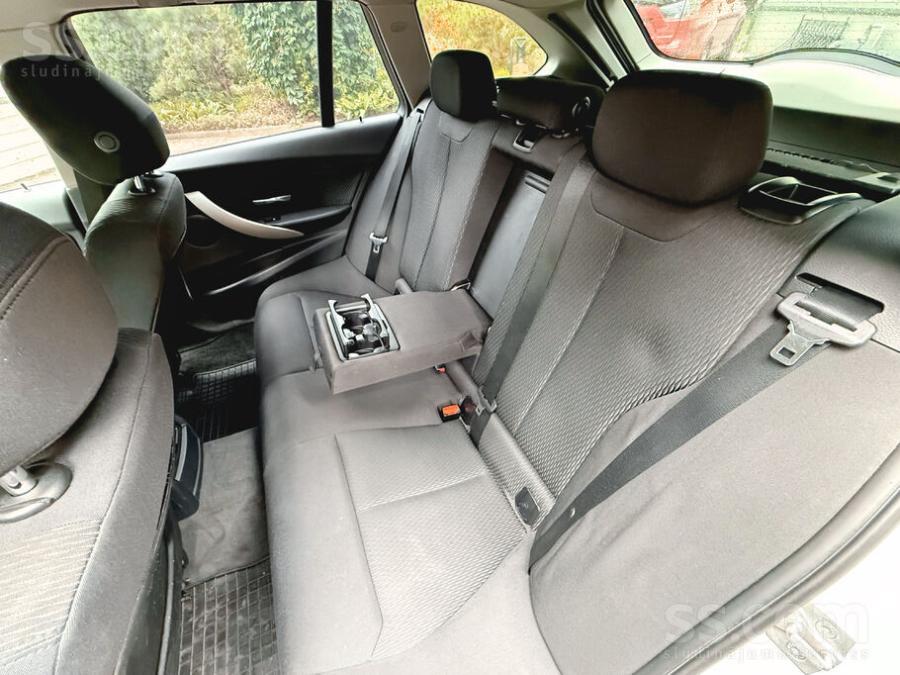 White BMW 318 2014 in Riga, with an engine capacity of 2.00 L and mileage of 263 thousand km for 10600 €, photo 11 on AUTOMOTO.COM.LV