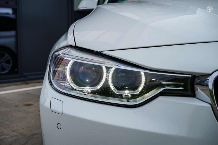 White BMW 318 2014 in Kaunas, with an engine capacity of 2.00 L and mileage of 162 thousand km for 8950 €, photo 8 on AUTOMOTO.COM.LV