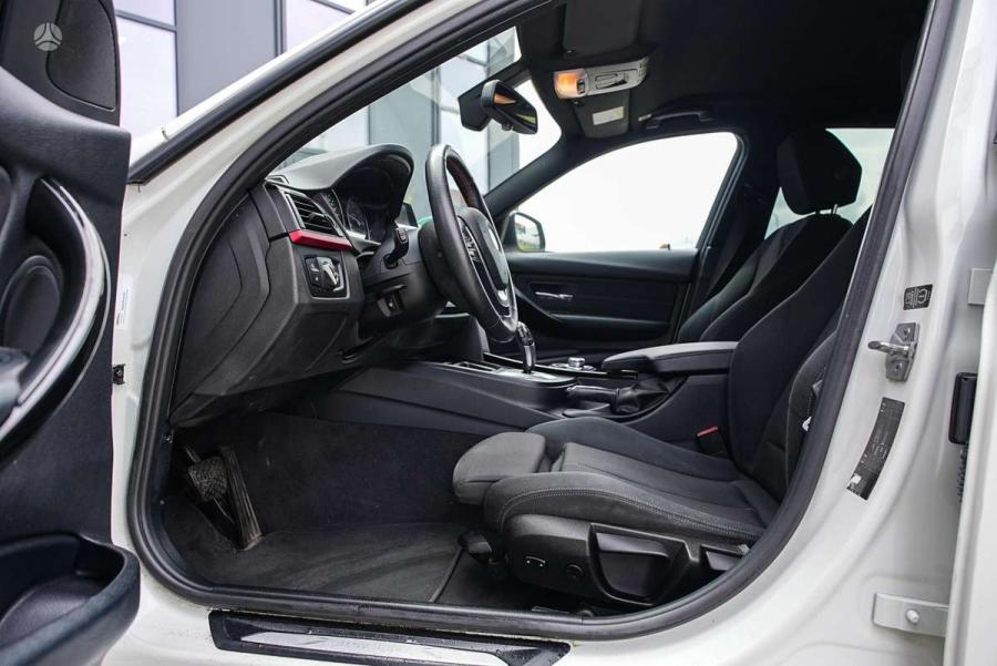 White BMW 318 2014 in Kaunas, with an engine capacity of 2.00 L and mileage of 162 thousand km for 8950 €, photo 24 on AUTOMOTO.COM.LV