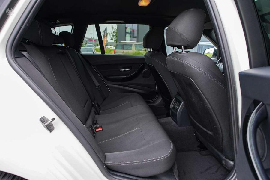White BMW 318 2014 in Kaunas, with an engine capacity of 2.00 L and mileage of 162 thousand km for 8950 €, photo 35 on AUTOMOTO.COM.LV