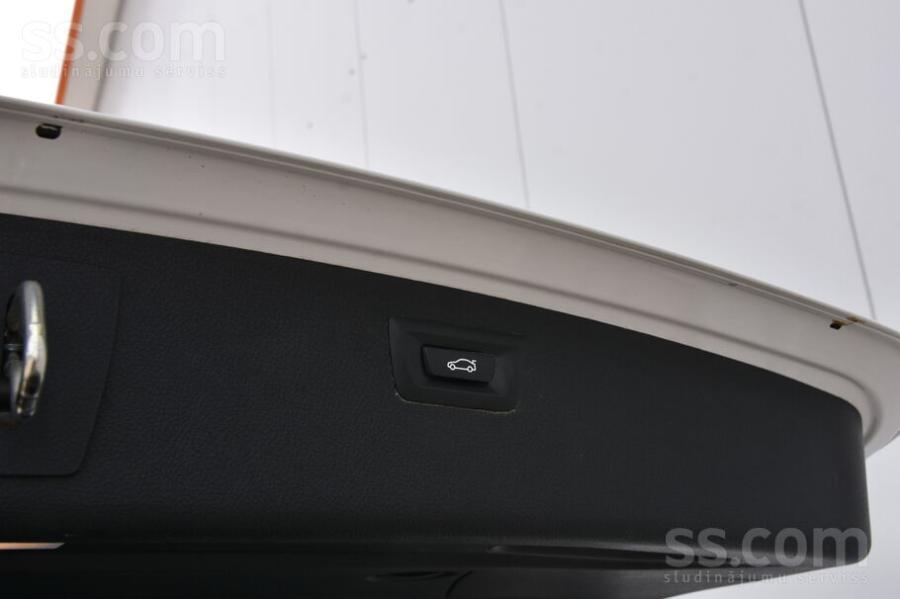 White BMW 318 2014 in Riga, with an engine capacity of 2.00 L and mileage of 313 thousand km for 10900 €, photo 12 on AUTOMOTO.COM.LV