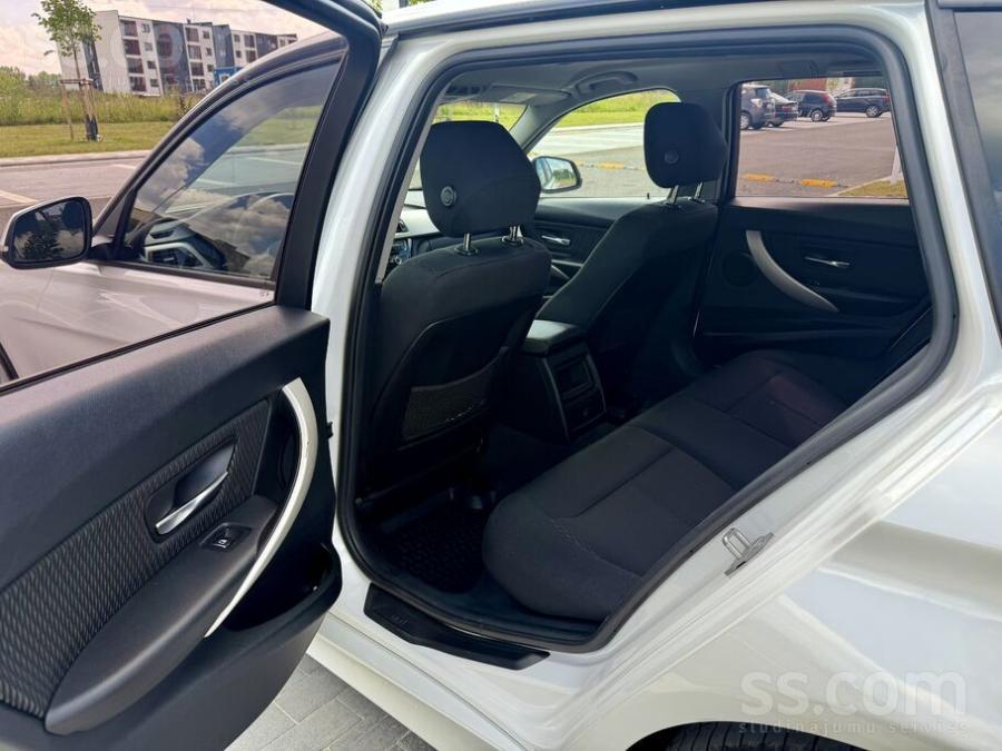 White BMW 318 2016 in Riga, with an engine capacity of 2.00 L and mileage of 306 thousand km for 10500 €, photo 12 on AUTOMOTO.COM.LV