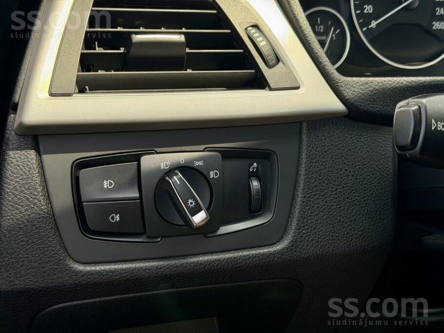 White BMW 318 2016 in Riga, with an engine capacity of 2.00 L and mileage of 306 thousand km for 10500 €, photo 19 on AUTOMOTO.COM.LV