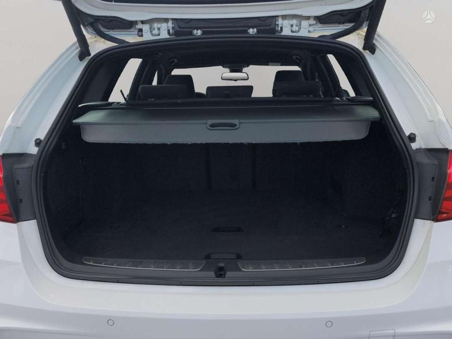 White BMW 318 2016 in Vilnius, with an engine capacity of 2.00 L and mileage of 276 thousand km for 11999 €, photo 11 on AUTOMOTO.COM.LV
