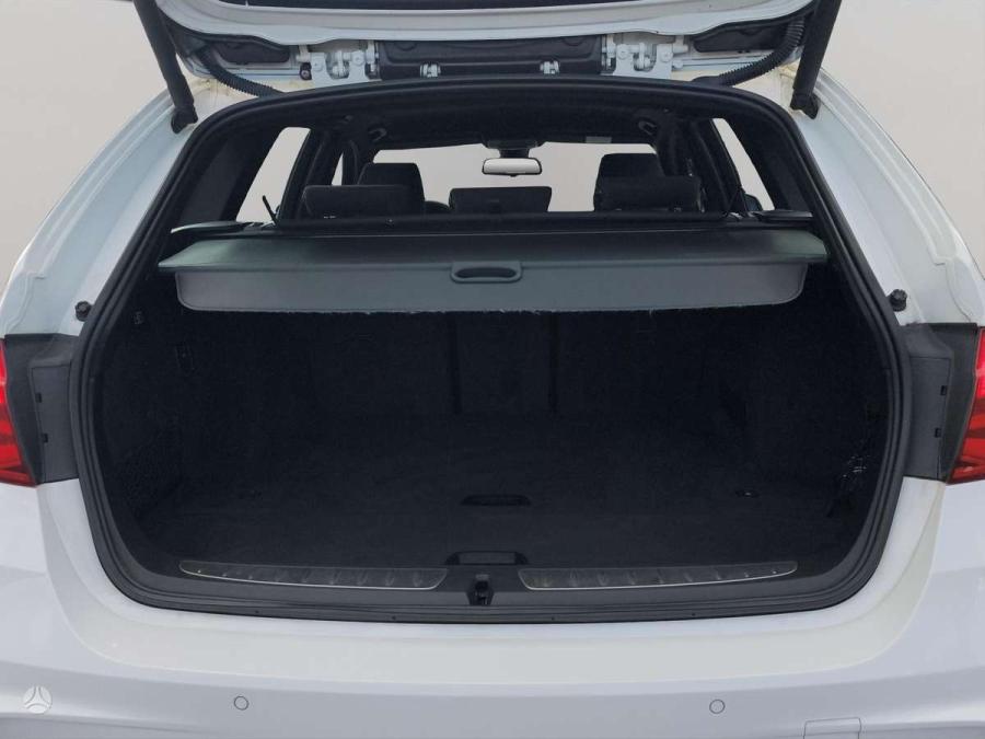 White BMW 318 2016 in Vilnius, with an engine capacity of 2.00 L and mileage of 276 thousand km for 11999 €, photo 11 on AUTOMOTO.COM.LV