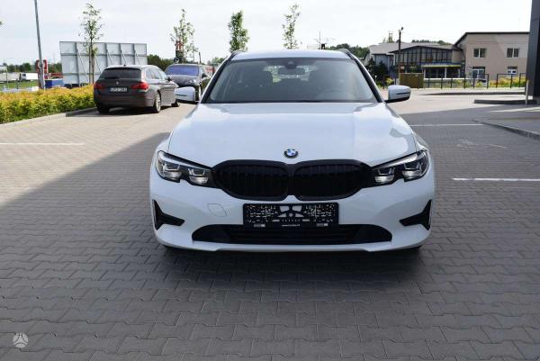 White BMW 318 2019 in Vilnius, with an engine capacity of 2.00 L and mileage of 98 thousand km for 19000 €, photo 3 on AUTOMOTO.COM.LV