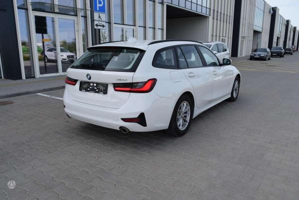 White BMW 318 2019 in Vilnius, with an engine capacity of 2.00 L and mileage of 98 thousand km for 19000 €, photo 8 on AUTOMOTO.COM.LV