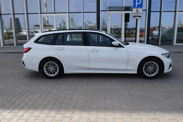 White BMW 318 2019 in Vilnius, with an engine capacity of 2.00 L and mileage of 98 thousand km for 19000 €, photo 9 on AUTOMOTO.COM.LV