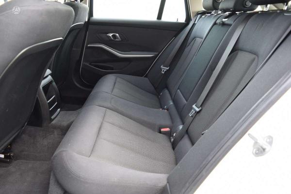 White BMW 318 2019 in Vilnius, with an engine capacity of 2.00 L and mileage of 98 thousand km for 19000 €, photo 11 on AUTOMOTO.COM.LV