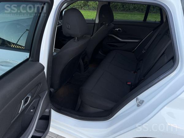 White BMW 318 2020 in Riga, with an engine capacity of 2.00 L and mileage of 218 thousand km for 15800 €, photo 6 on AUTOMOTO.COM.LV