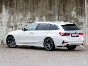 White BMW 318 2021 in Vilnius, with an engine capacity of 2.00 L and mileage of 199 thousand km for 20600 €, photo 2 on AUTOMOTO.COM.LV