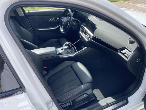 Balts BMW 318 2022 Viļņa, ar dzinēja tilpumu 2.00 L un nobraukumu 221 tūkst. km par 18750 €, foto 7 vietnē AUTOMOTO.COM.LV