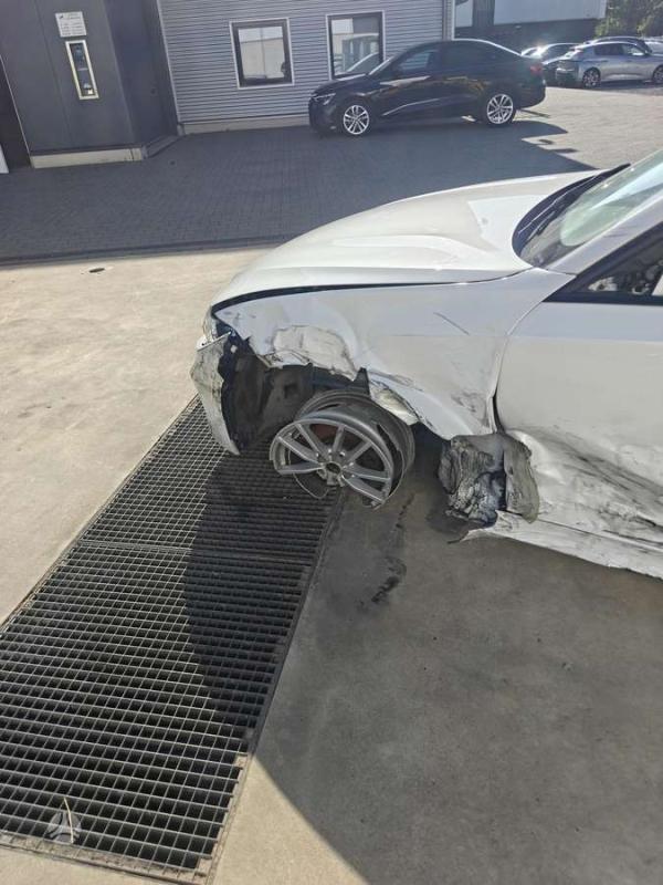 Balts BMW 318 2023 Kauņa, ar dzinēja tilpumu 0.20 L un nobraukumu 99 tūkst. km par 12800 €, foto 4 vietnē AUTOMOTO.COM.LV