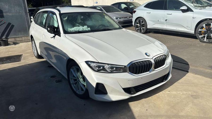 Balts BMW 318 2023 Kauņa, ar dzinēja tilpumu 2.00 L un nobraukumu 99 tūkst. km par 12800 €, foto 1 vietnē AUTOMOTO.COM.LV