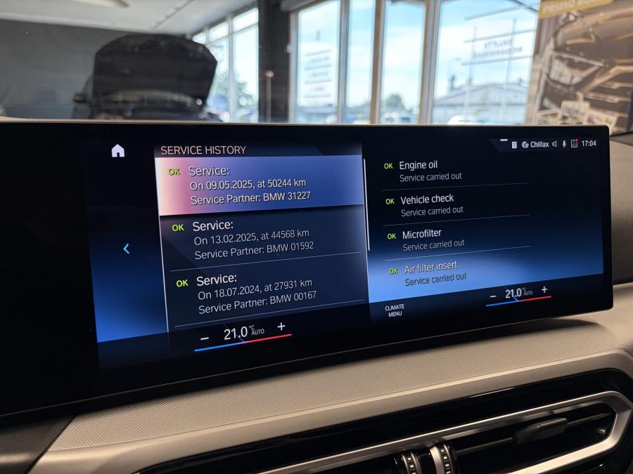 White BMW 318 2023 in Riga, with an engine capacity of 2.00 L and mileage of 70 thousand km for 27990 €, photo 15 on AUTOMOTO.COM.LV