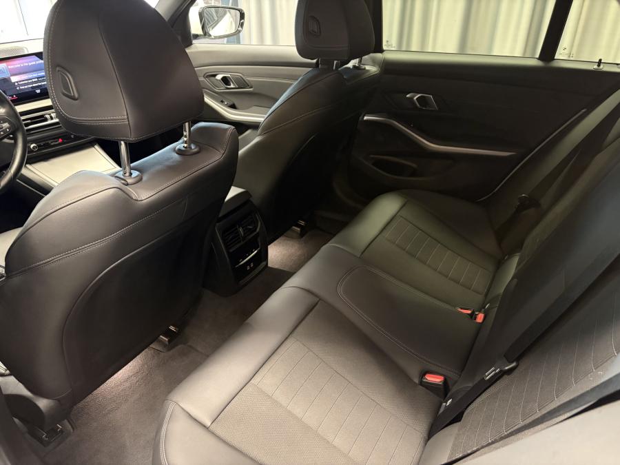 White BMW 318 2023 in Riga, with an engine capacity of 2.00 L and mileage of 70 thousand km for 27990 €, photo 26 on AUTOMOTO.COM.LV