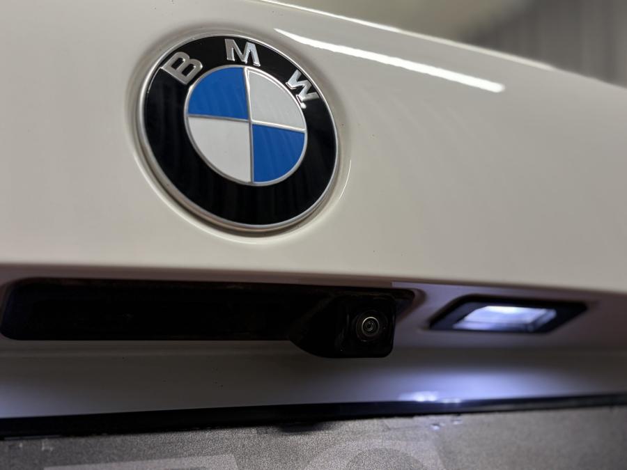 White BMW 318 2023 in Riga, with an engine capacity of 2.00 L and mileage of 70 thousand km for 27990 €, photo 37 on AUTOMOTO.COM.LV