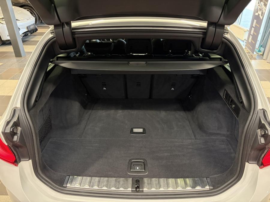 White BMW 318 2023 in Riga, with an engine capacity of 2.00 L and mileage of 70 thousand km for 27990 €, photo 40 on AUTOMOTO.COM.LV