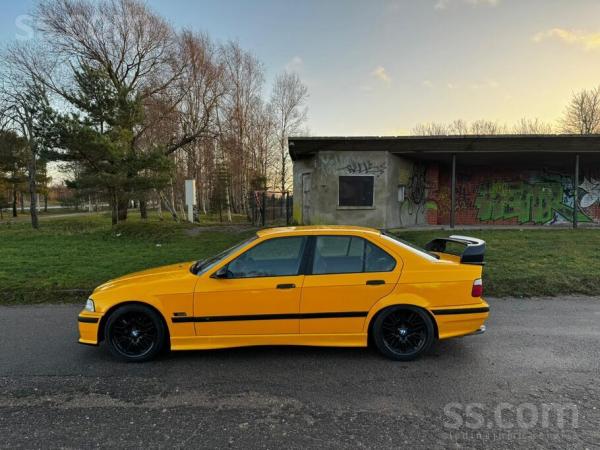 Yellow BMW 318 1995 in Liepaja, with an engine capacity of 2.50 L and mileage of 337 thousand km for 4690 €, photo 2 on AUTOMOTO.COM.LV