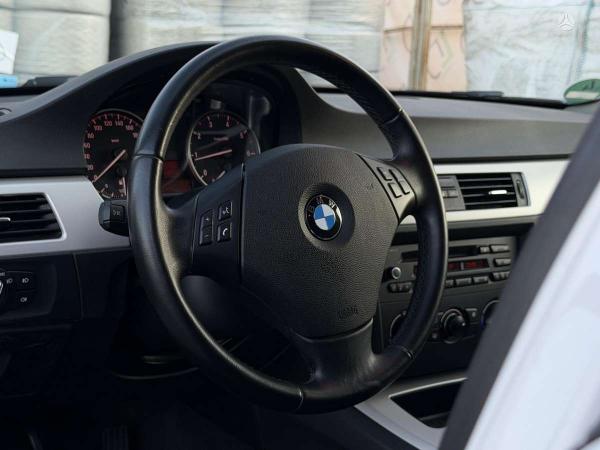 Dzeltens BMW 318 2010 Viļņa, ar dzinēja tilpumu 2.00 L un nobraukumu 134 tūkst. km par 5490 €, foto 6 vietnē AUTOMOTO.COM.LV