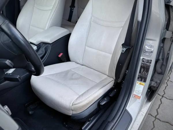 Yellow BMW 318 2012 in Riga, with an engine capacity of 2.00 L and mileage of 314 thousand km for 5500 €, photo 8 on AUTOMOTO.COM.LV
