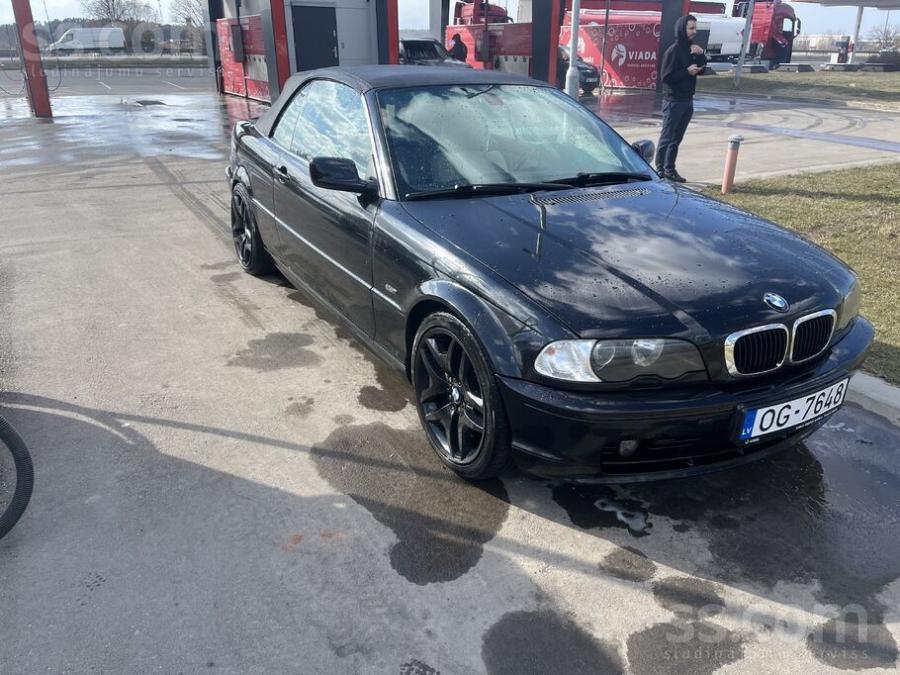 Black BMW 320 2003 in Riga, with an engine capacity of 2.20 L and mileage of 210 thousand km for 6000 €, photo 4 on AUTOMOTO.COM.LV