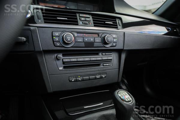 Black BMW 320 2007 in Riga, with an engine capacity of 2.00 L and mileage of 307 thousand km for 7995 €, photo 7 on AUTOMOTO.COM.LV