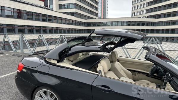 Black BMW 320 2009 in Riga, with an engine capacity of 2.00 L and mileage of 301 thousand km for 8600 €, photo 4 on AUTOMOTO.COM.LV