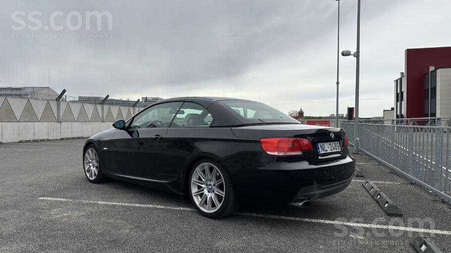 Black BMW 320 2009 in Riga, with an engine capacity of 2.00 L and mileage of 301 thousand km for 8600 €, photo 9 on AUTOMOTO.COM.LV