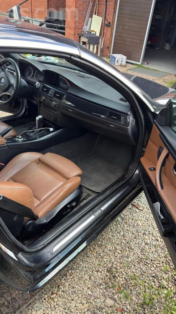 Black BMW 320 2009 in Ludza, with an engine capacity of 2.00 L and mileage of 259 thousand km for 8900 €, photo 7 on AUTOMOTO.COM.LV