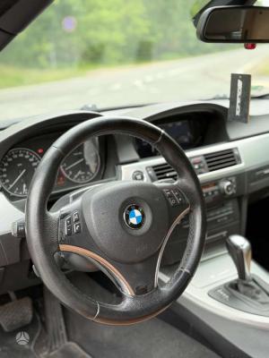 Black BMW 320 2009 in Vilnius, with an engine capacity of 2.00 L and mileage of 257 thousand km for 8200 €, photo 13 on AUTOMOTO.COM.LV