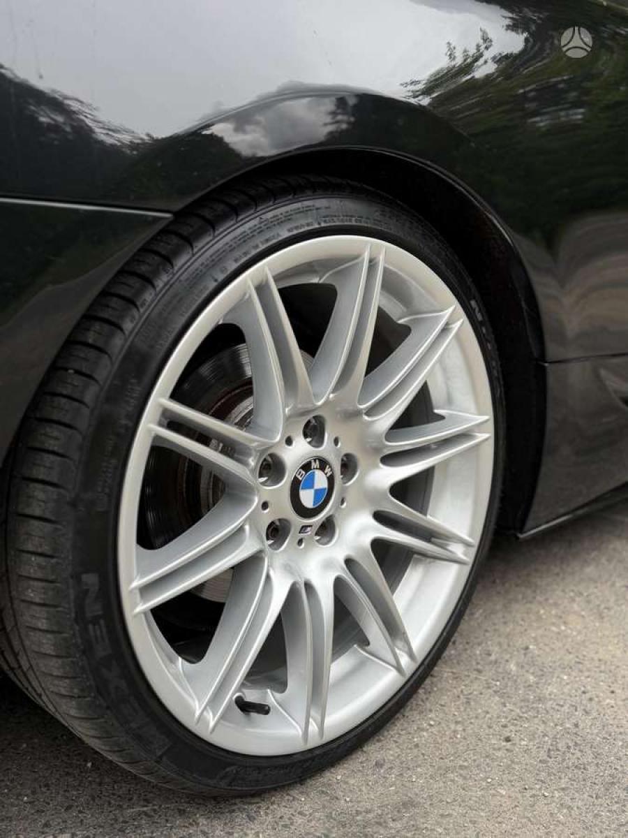 Black BMW 320 2009 in Vilnius, with an engine capacity of 2.00 L and mileage of 257 thousand km for 8200 €, photo 14 on AUTOMOTO.COM.LV