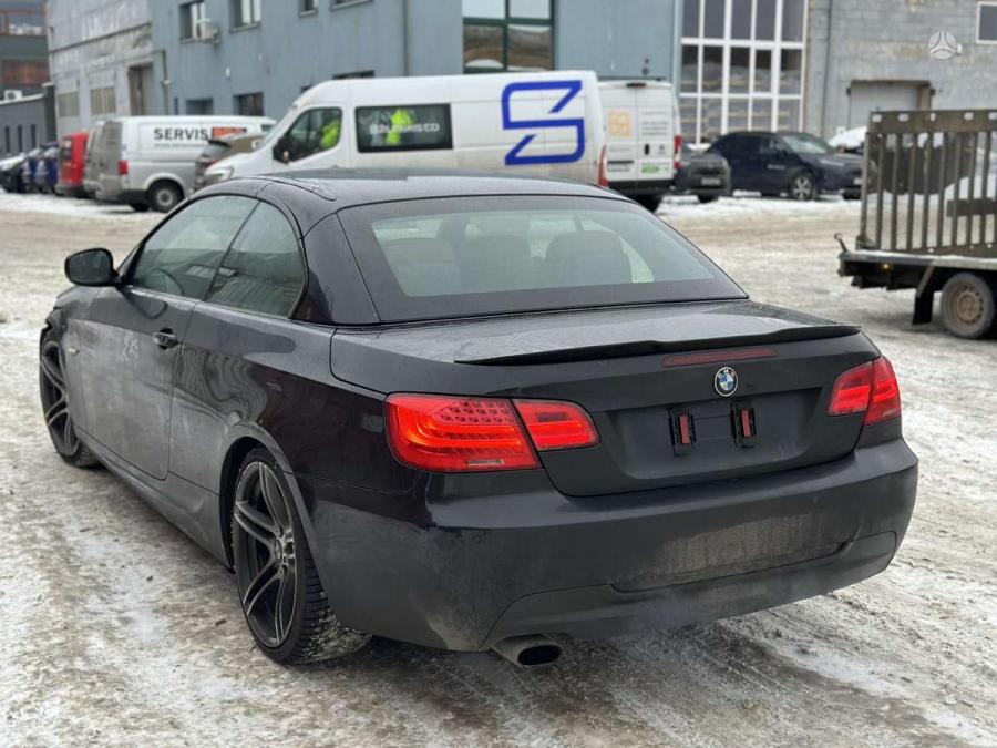 Melns BMW 320 2010 Kauņa, ar dzinēja tilpumu 2.00 L un nobraukumu 240 tūkst. km par 6900 €, foto 3 vietnē AUTOMOTO.COM.LV