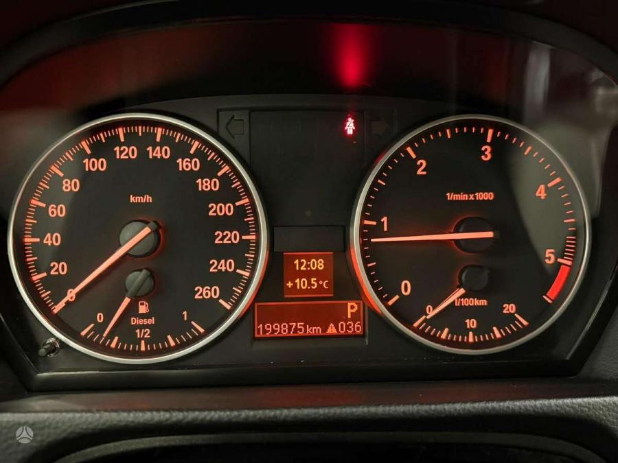 Melns BMW 320 2010 Marijampole, ar dzinēja tilpumu 2.00 L un nobraukumu 200 tūkst. km par 7750 €, foto 4 vietnē AUTOMOTO.COM.LV
