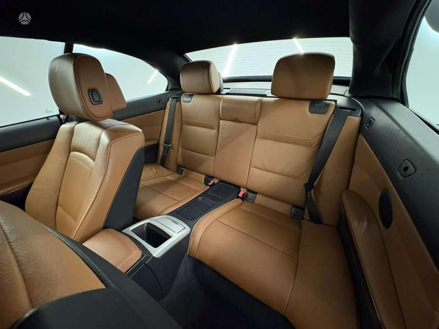 Melns BMW 320 2010 Marijampole, ar dzinēja tilpumu 2.00 L un nobraukumu 200 tūkst. km par 7750 €, foto 9 vietnē AUTOMOTO.COM.LV