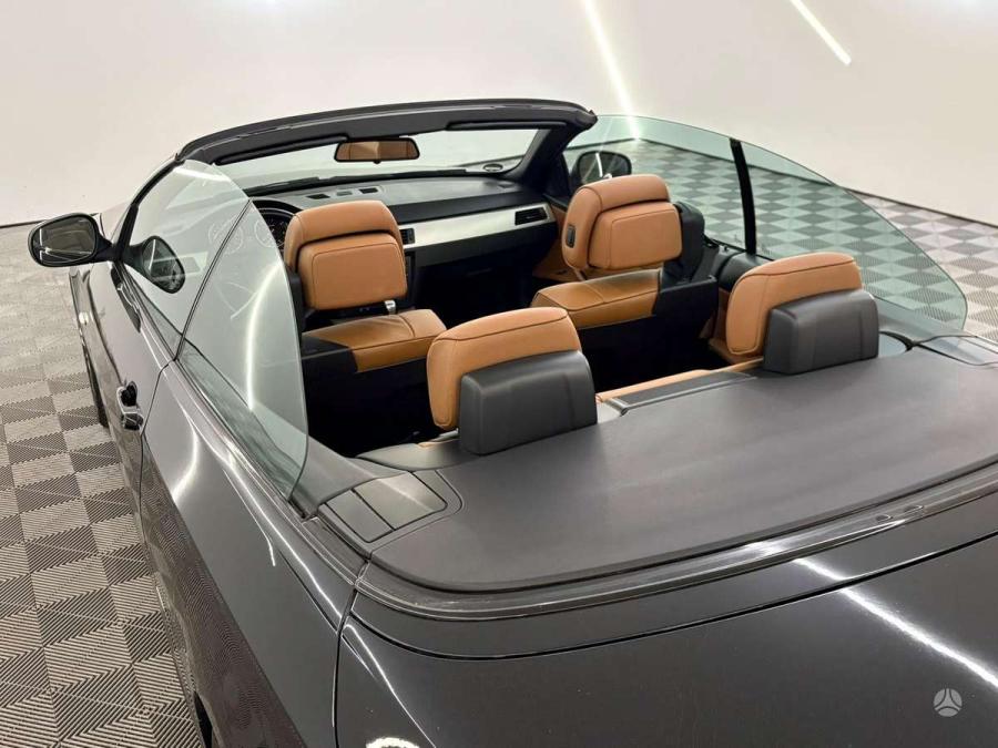 Melns BMW 320 2010 Marijampole, ar dzinēja tilpumu 2.00 L un nobraukumu 200 tūkst. km par 7750 €, foto 14 vietnē AUTOMOTO.COM.LV