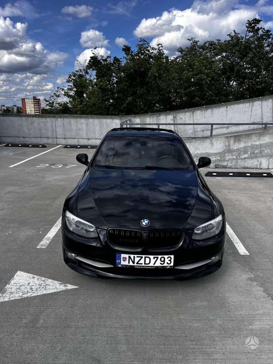 Black BMW 320 2010 in Kaunas, with an engine capacity of 2.00 L and mileage of 261 thousand km for 8200 €, photo 9 on AUTOMOTO.COM.LV