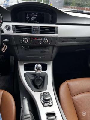 Black BMW 320 2010 in Kaunas, with an engine capacity of 2.00 L and mileage of 261 thousand km for 8200 €, photo 19 on AUTOMOTO.COM.LV
